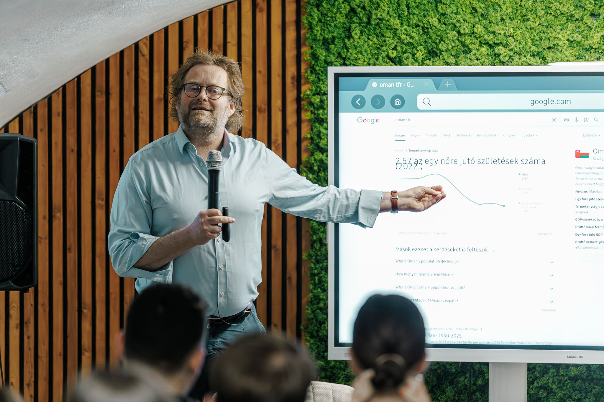 Dávid-Barrett Tamás: Hogyan hangoljunk össze 8,2 milliárd embert ...